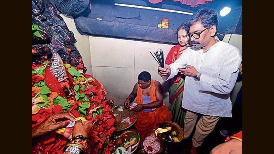 CM Hemant Soren, wife Kalpana Soren offer prayers at ancient Deori Temple
