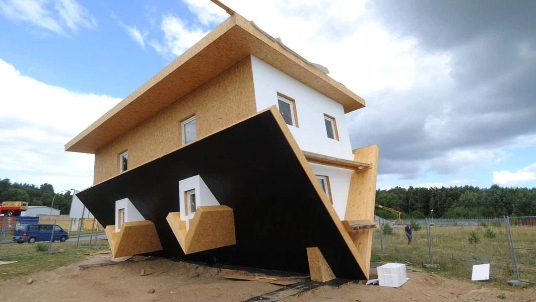 16 bizarre and flawed architecture designs