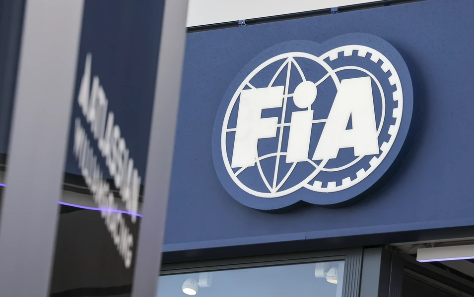 FIA confirms phased 60/40 F1 engine split by 2028