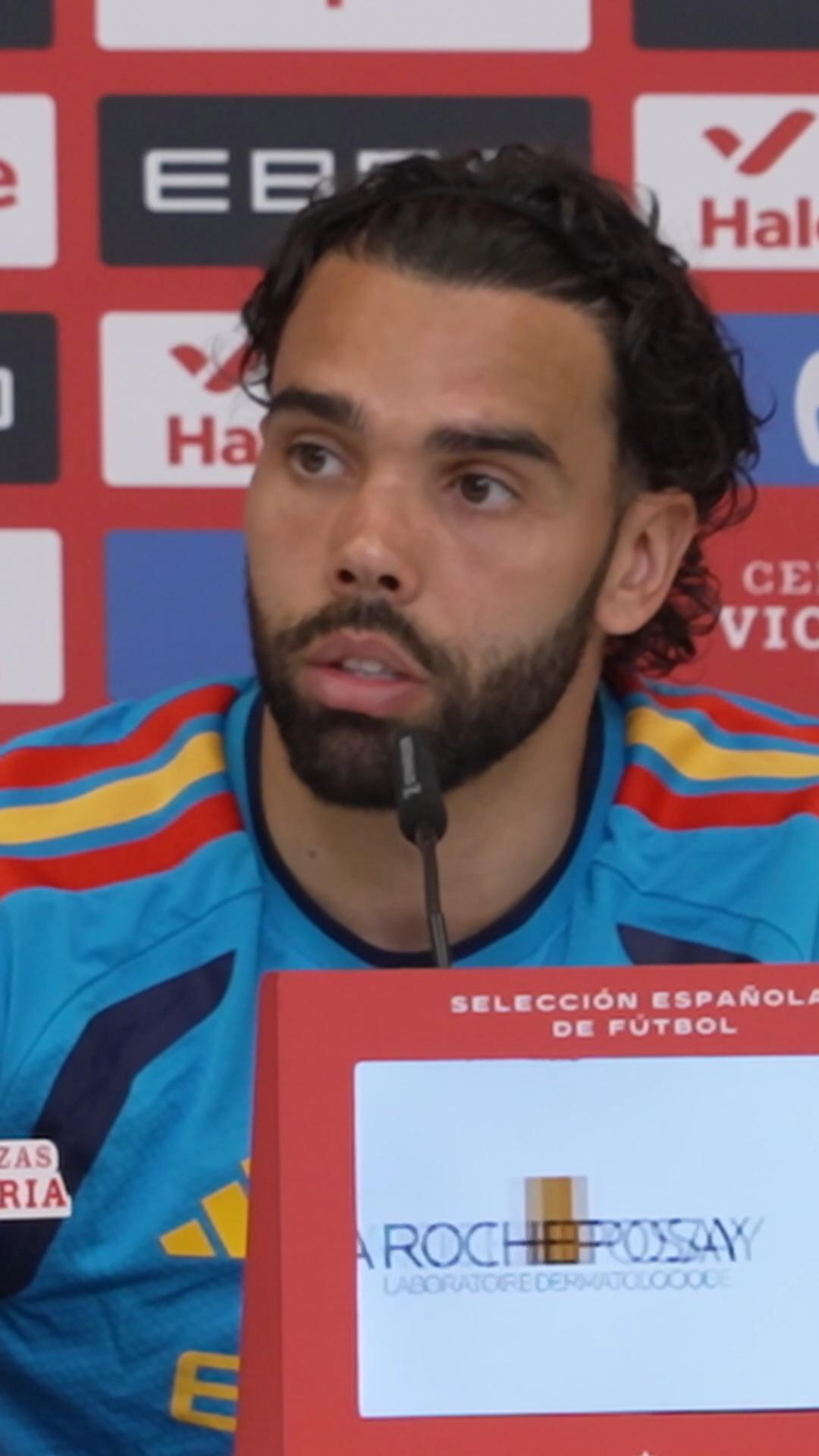 'I'll make it hard for the coach to choose' Raya on Spain's goalkeeping ...