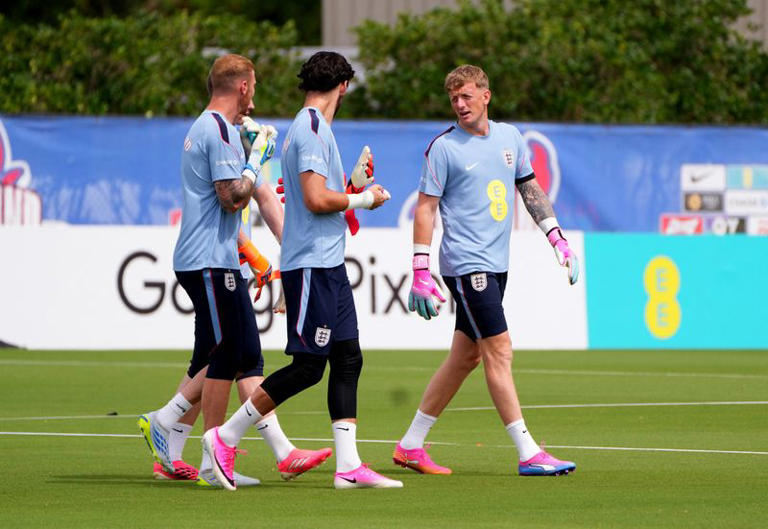 Soccer-England hit by training kit theft ahead of Kansas City arrival