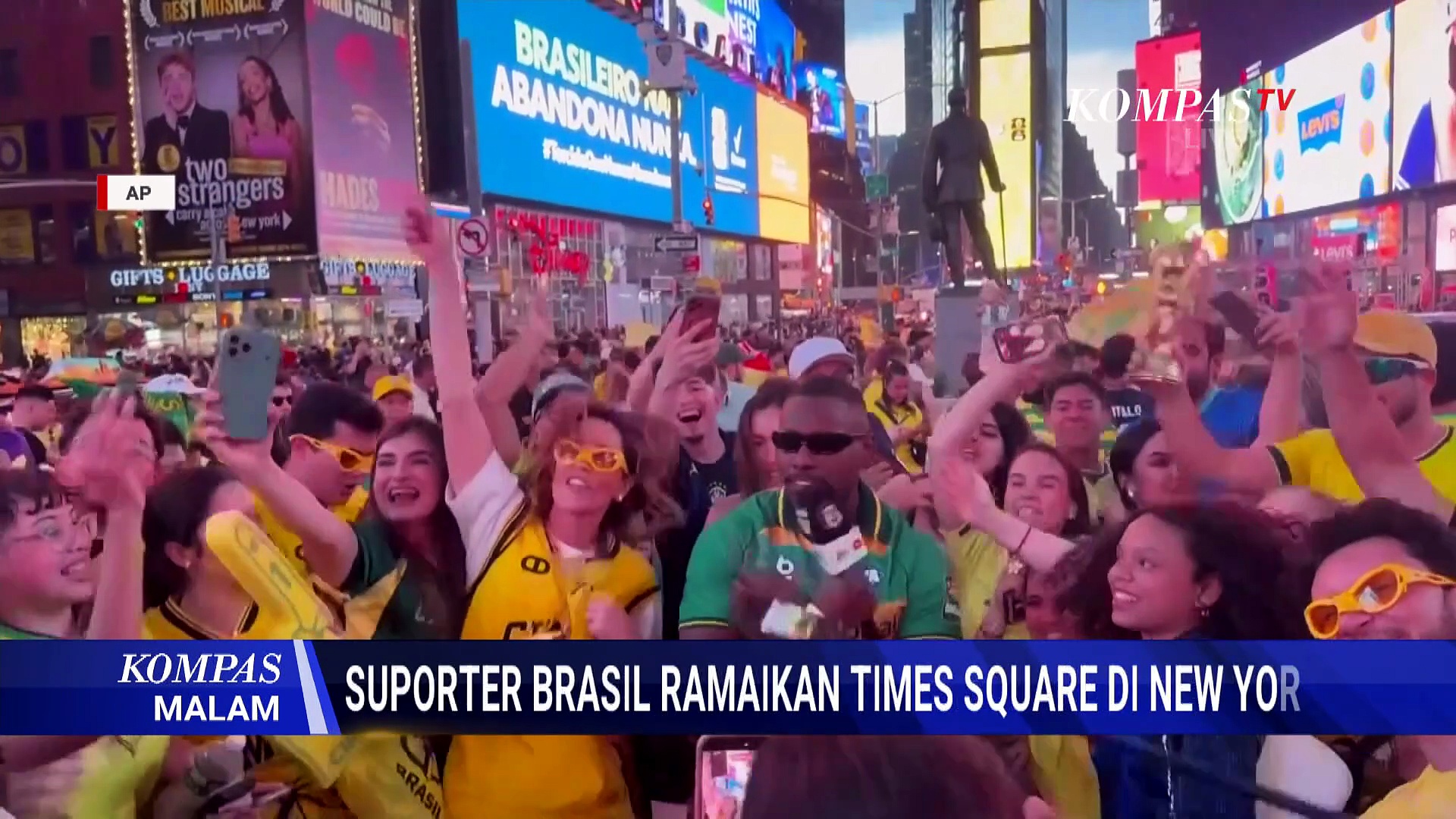 Demam Piala Dunia 2026, suporter Brasil berpesta di Times Square New ...