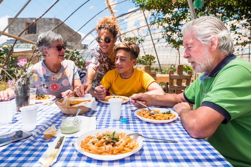 'Rude family didn't tip with food bill so I took revenge and never saw ...