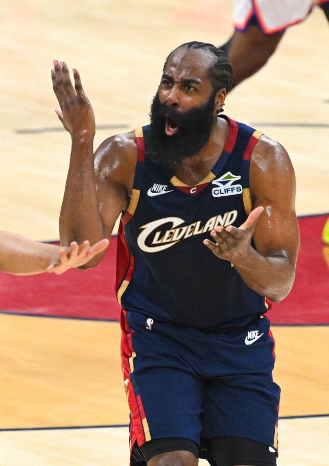 NBA, Harden nei guai: arrestato a Houston per porto d'armi abusivo
