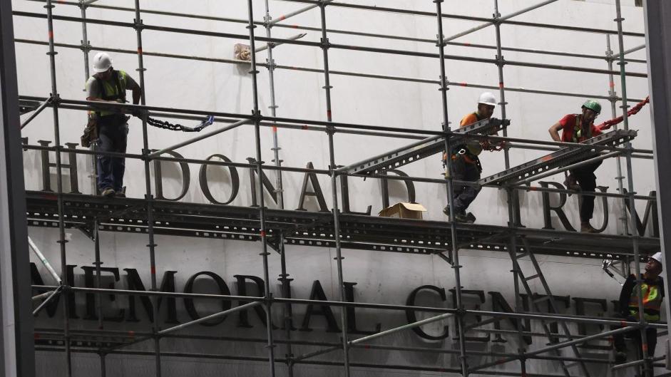Le nom de Trump retiré de la façade d’une prestigieuse institution ...