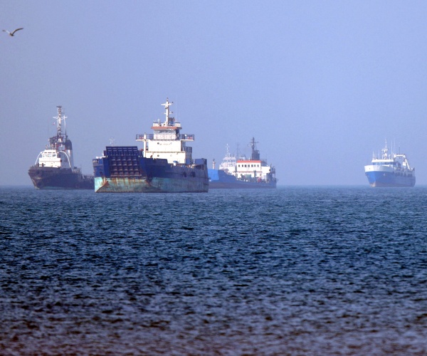 Iran cools deal hype, demands frozen assets