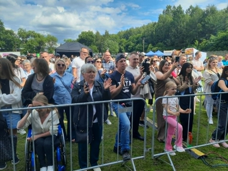 Dni Małogoszcza 2026 rozpoczęte. Tłumy mieszkańców, występy dzieci i ...