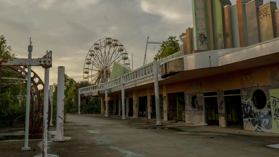 8 abandoned amusement parks around the world
