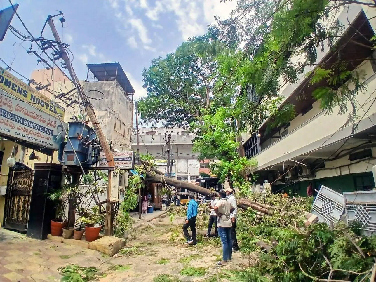 Flooded streets, frequent power cuts add to HYD residents’ monsoon woes