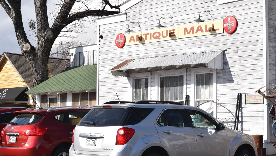 4 must-visit antique destinations in Texas