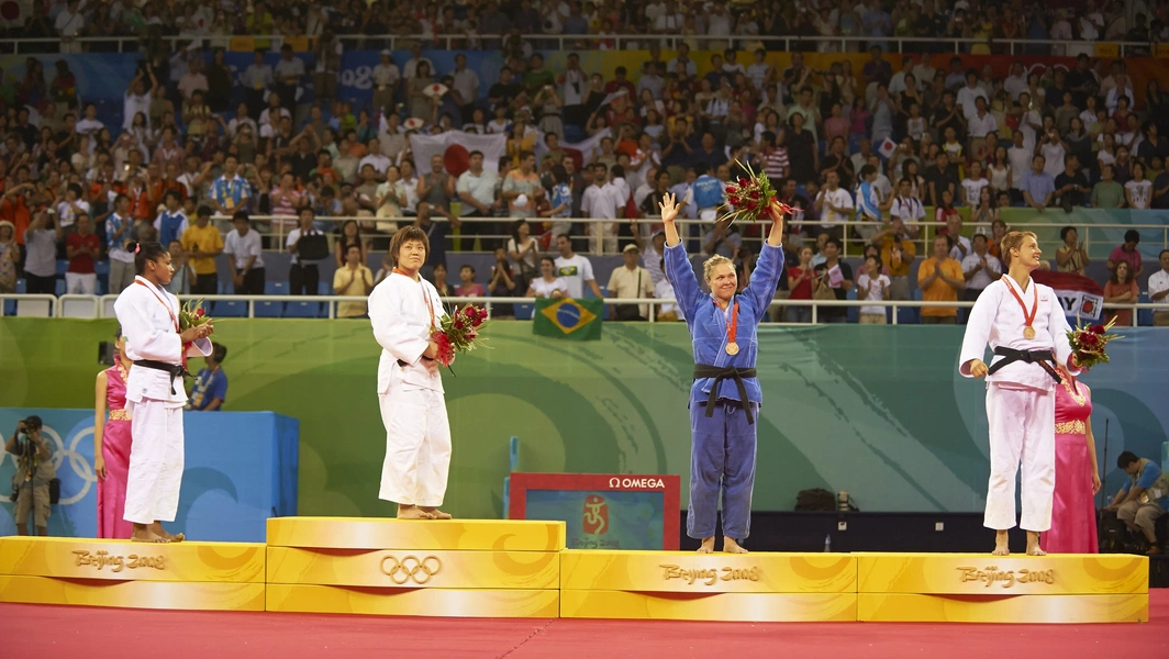 Women who hold black belts in martial arts