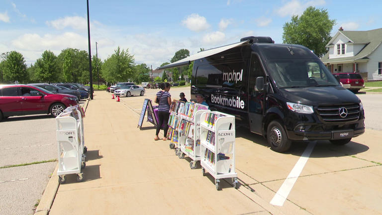 Mobile library brings books to community children in Mishawaka
