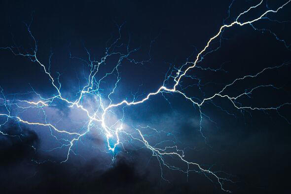 Horror as SriLankan Airlines flight struck by lightning minutes after ...