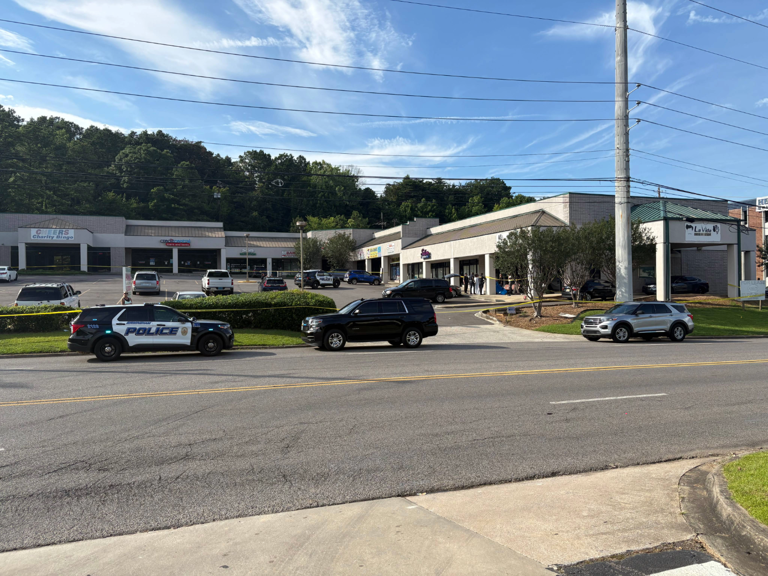 Fight outside Birmingham barbershop ends in deadly shooting