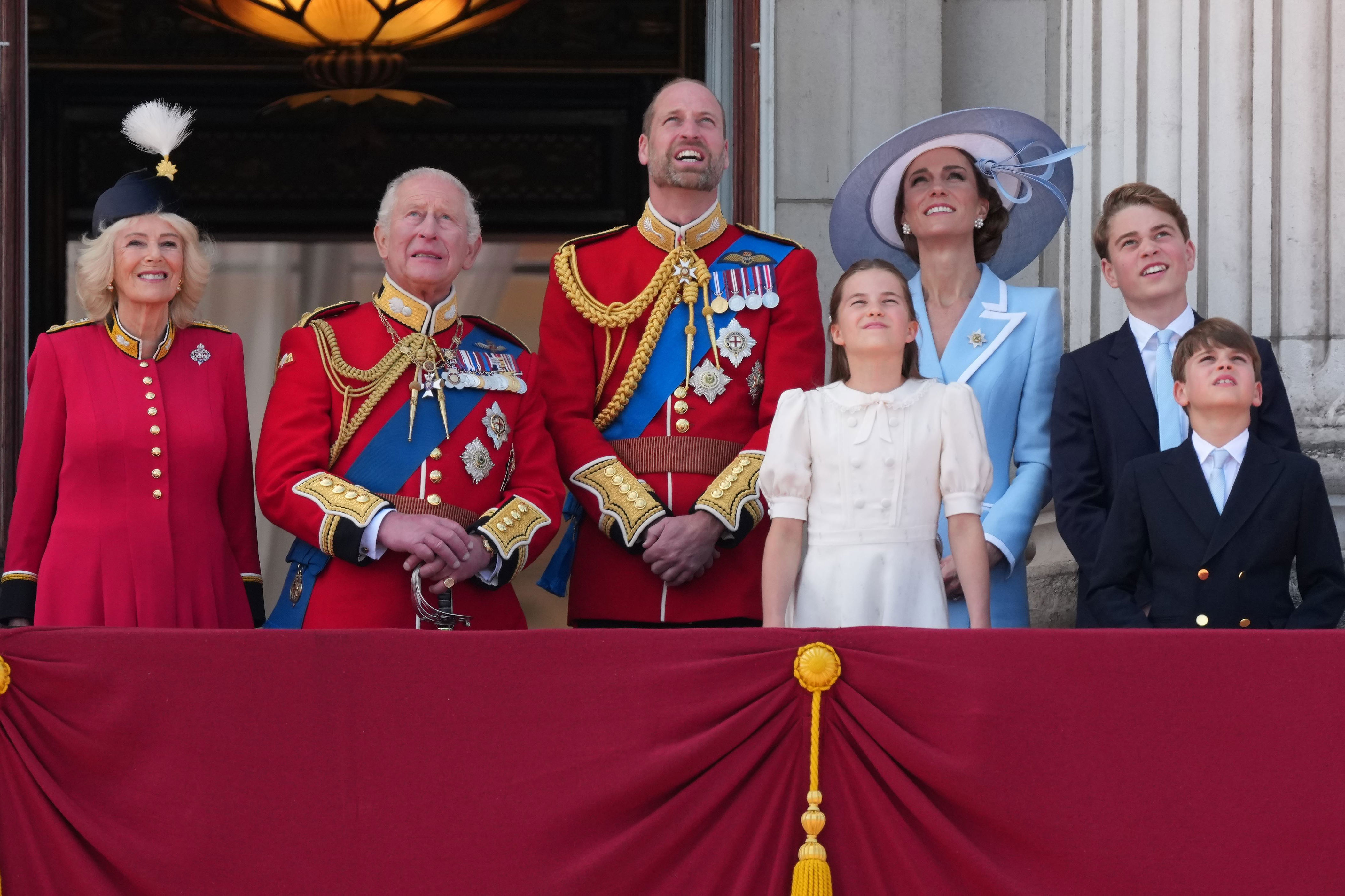 'Darling' pauses royal etiquette