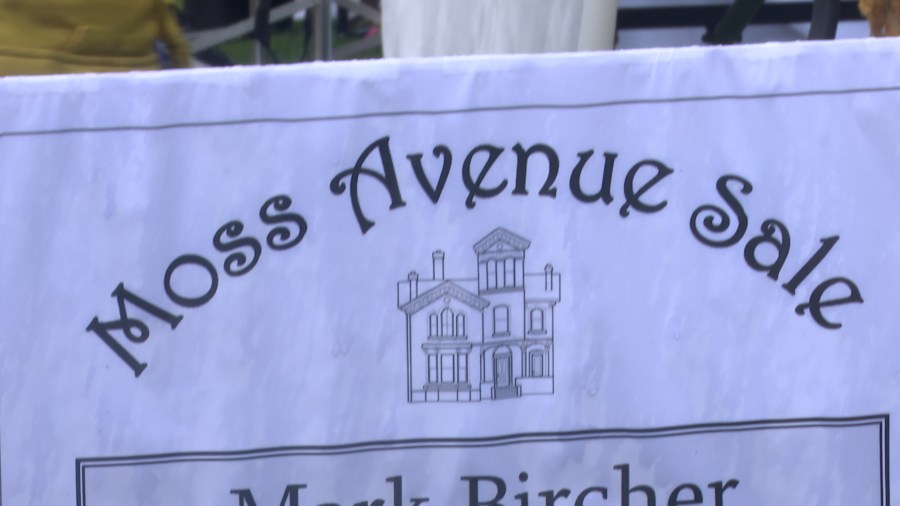 45th annual Moss Avenue sale brings thousands to Peoria