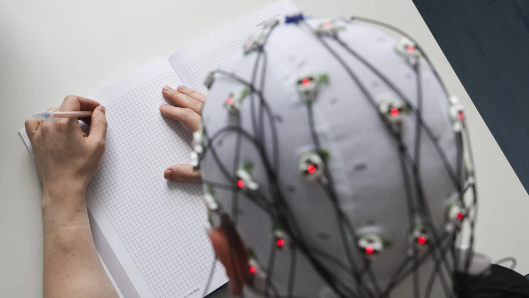 9 fascinating insights about left-handed people