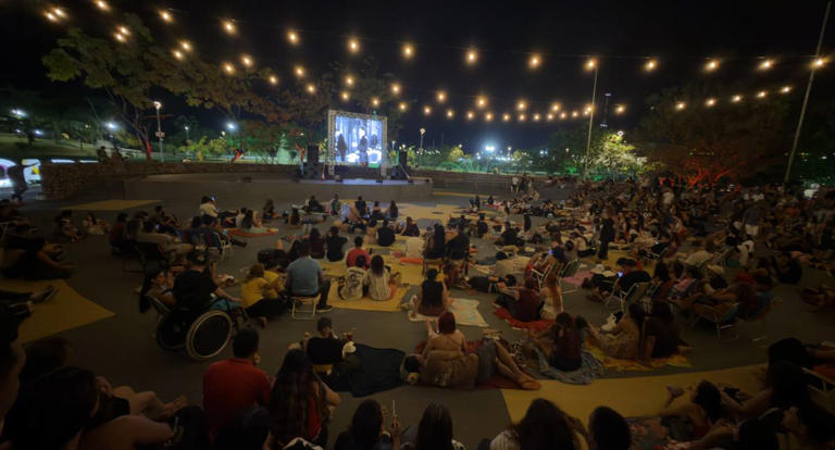 Cinema ao ar livre transforma o Dia dos Namorados em noite marcante no ...