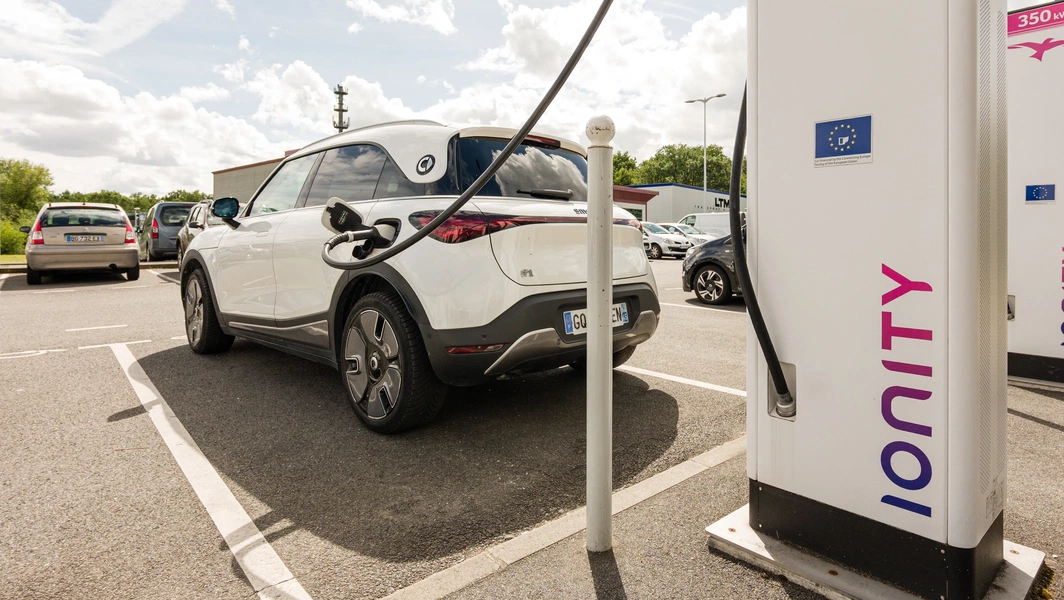 Electric vehicles: Facts, benefits, and challenges