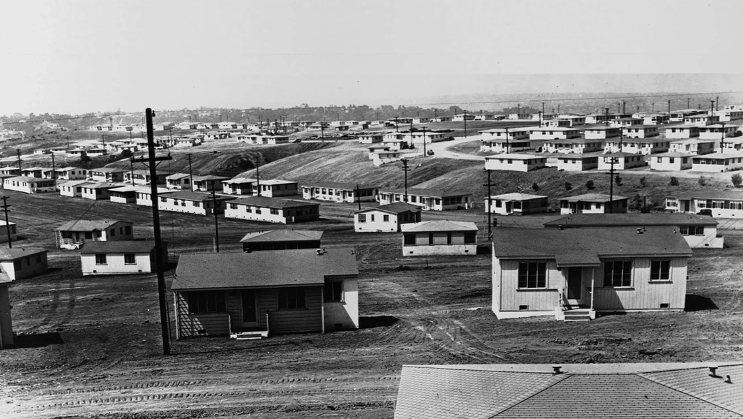 Life and design in 1950s suburban America