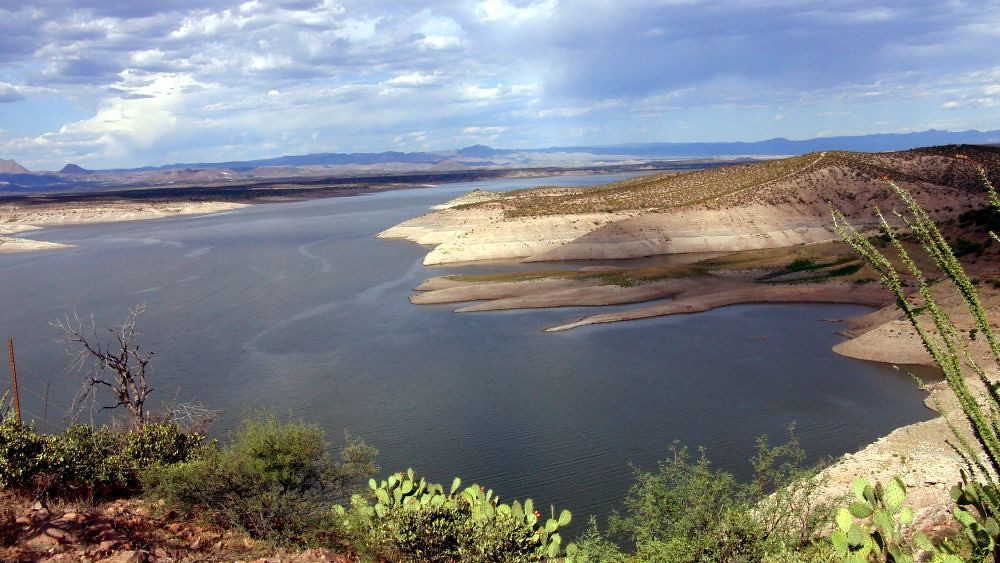 Arizona lake closed indefinitely after major loss of aquatic life
