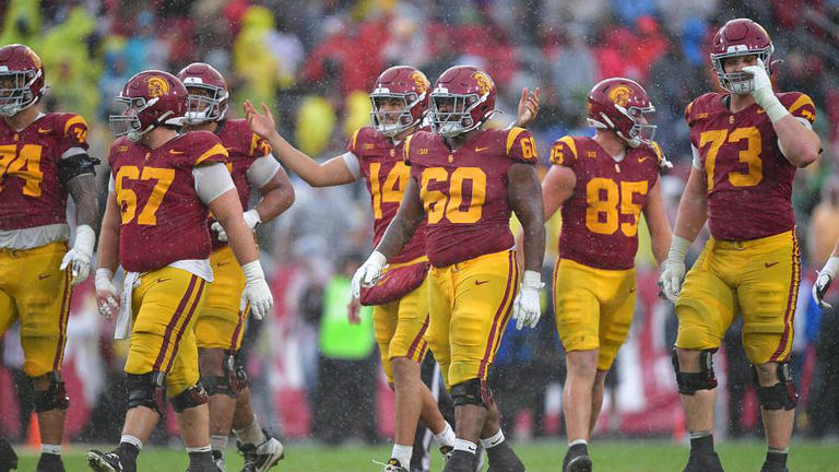 USC Trojans turn heads with offensive line ranking