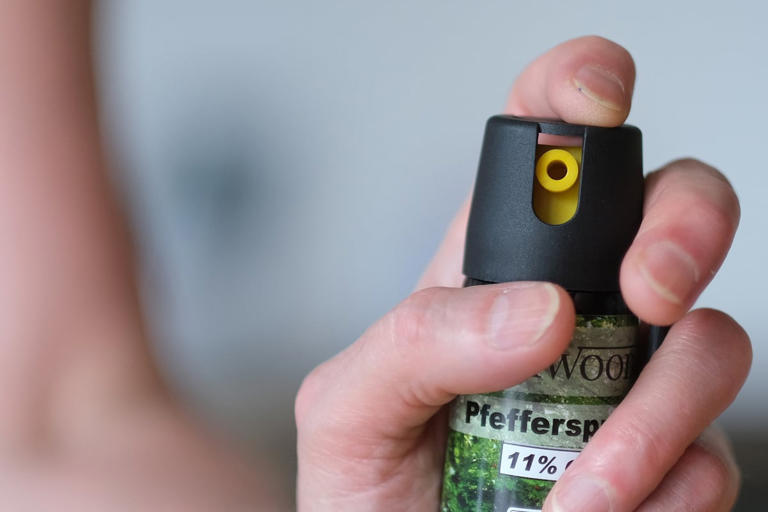 Pfefferspray-Attacke auf Polizisten: 15-Jähriger eskaliert nach ...