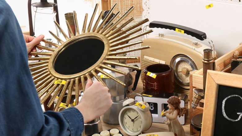 Every home had one in the 1920s — now these mirrors are a thrift store ...