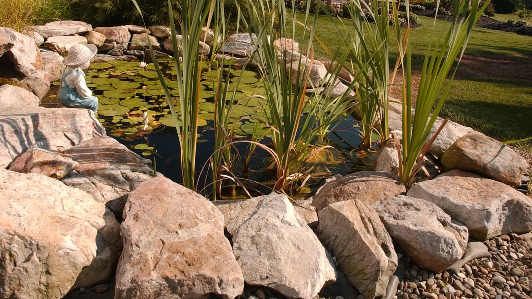 10 DIY backyard water feature ideas