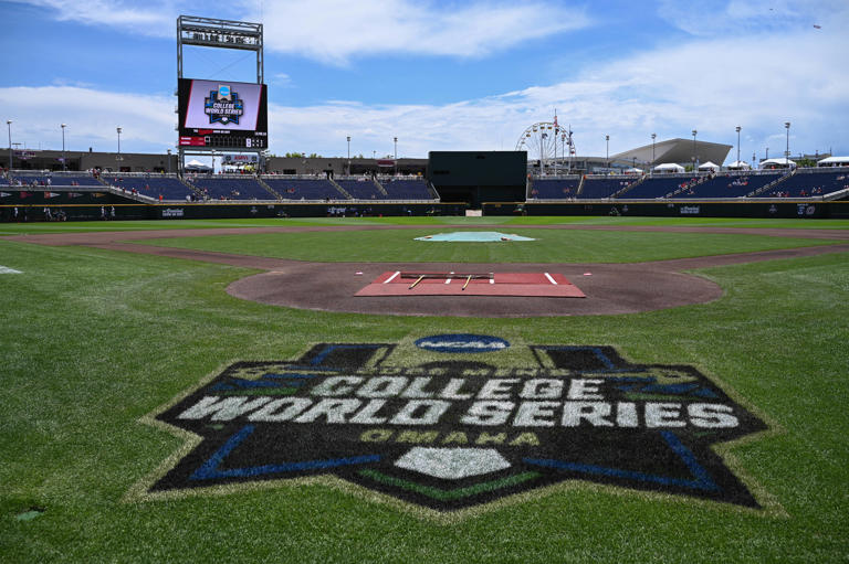 Live coverage: Texas begins College World Series in Omaha vs. Georgia