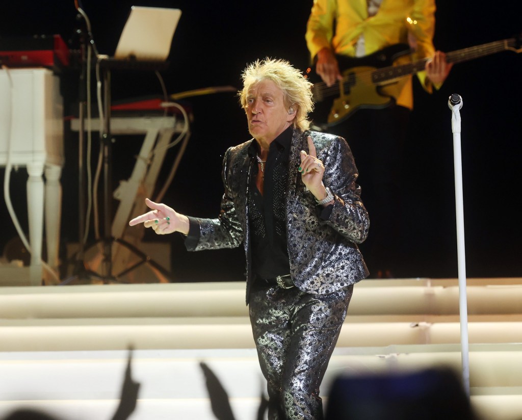 Rod Stewart cancels third concert in weeks as health concerns increase