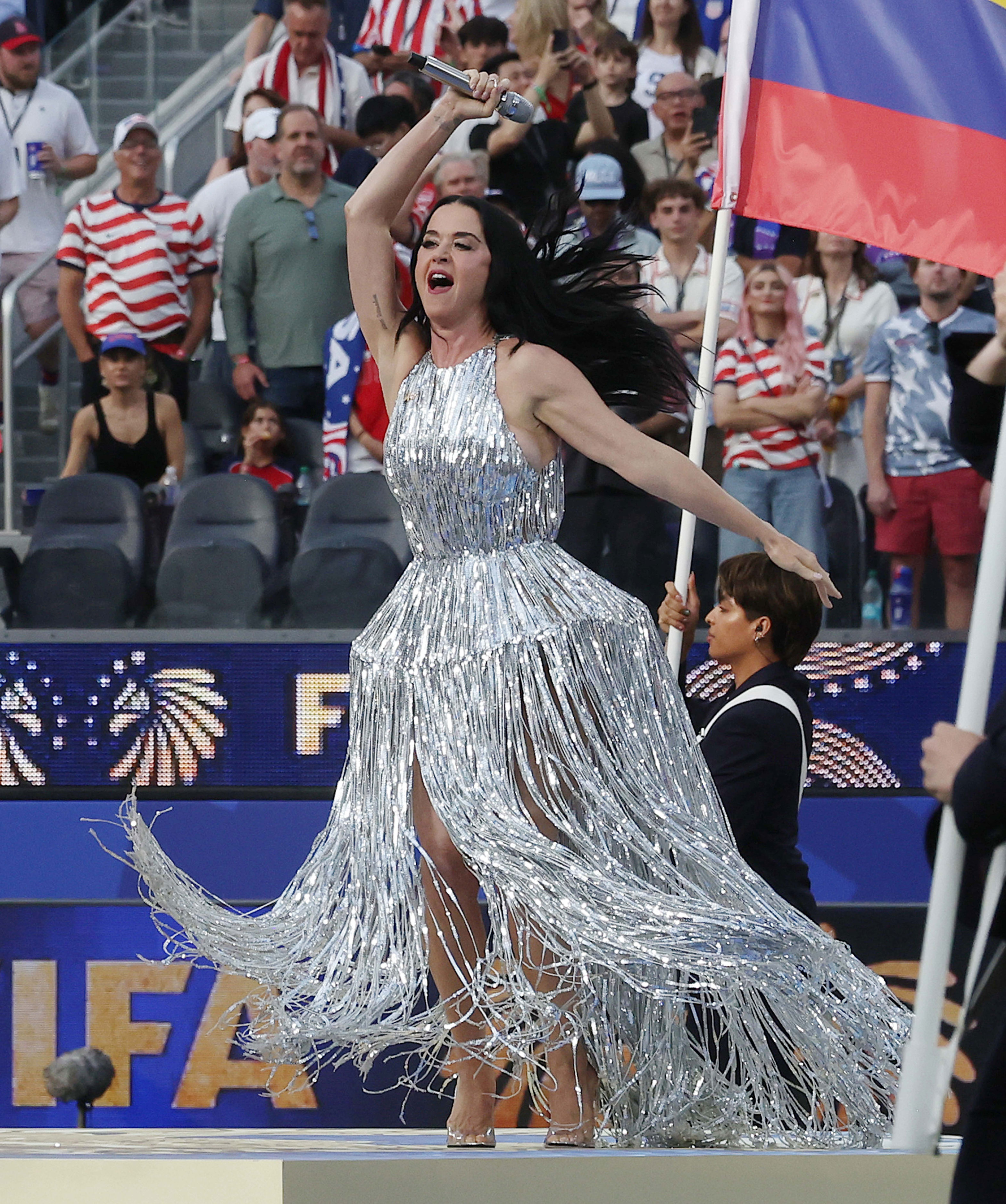 Katy Perry, Justin Trudeau pack on the PDA at World Cup match after her ...