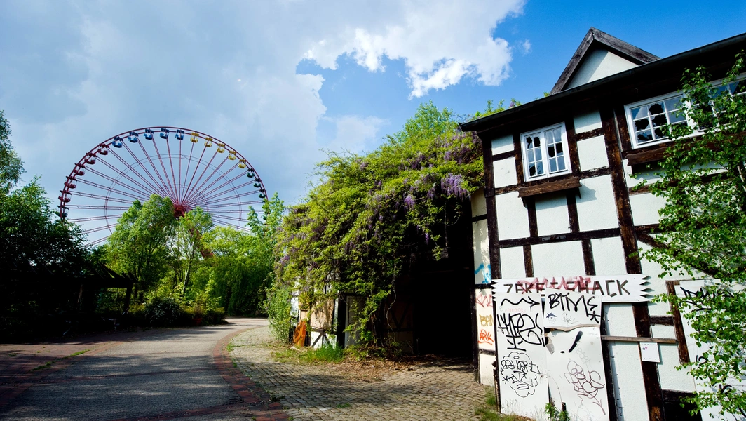 8 abandoned amusement parks around the world