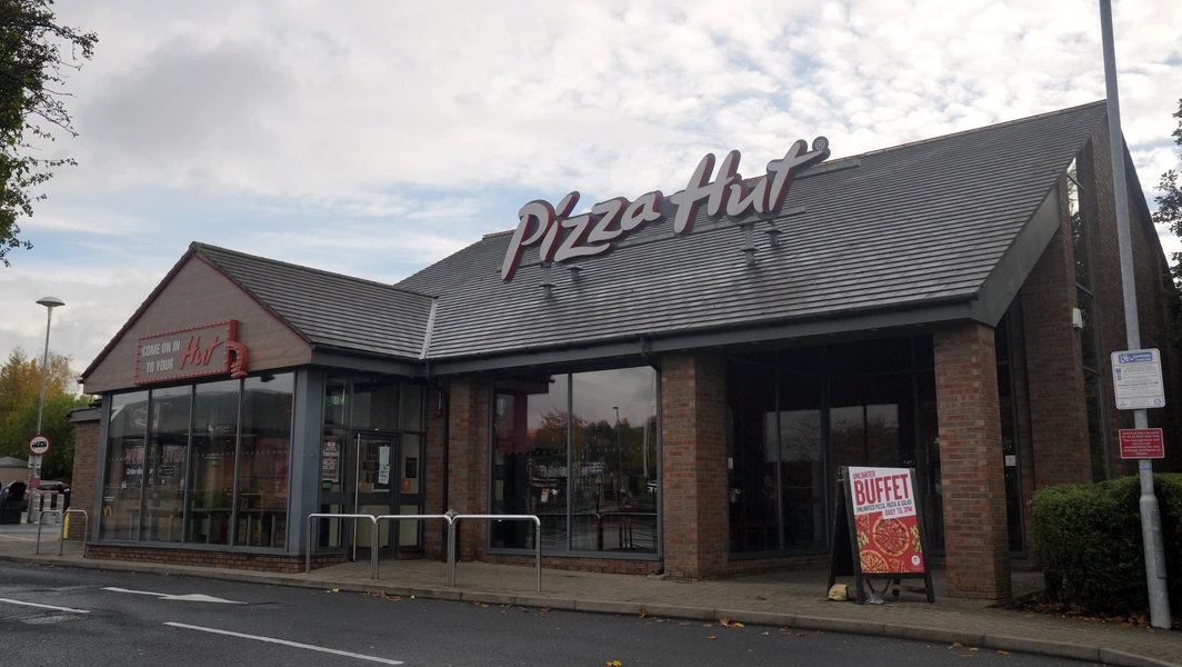 Vintage Pizza Hut design and culture