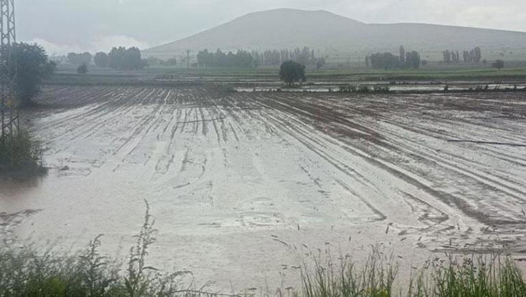 Dört kenti dolu vurdu! Sokaklar bembeyaz oldu, yollar kapandı