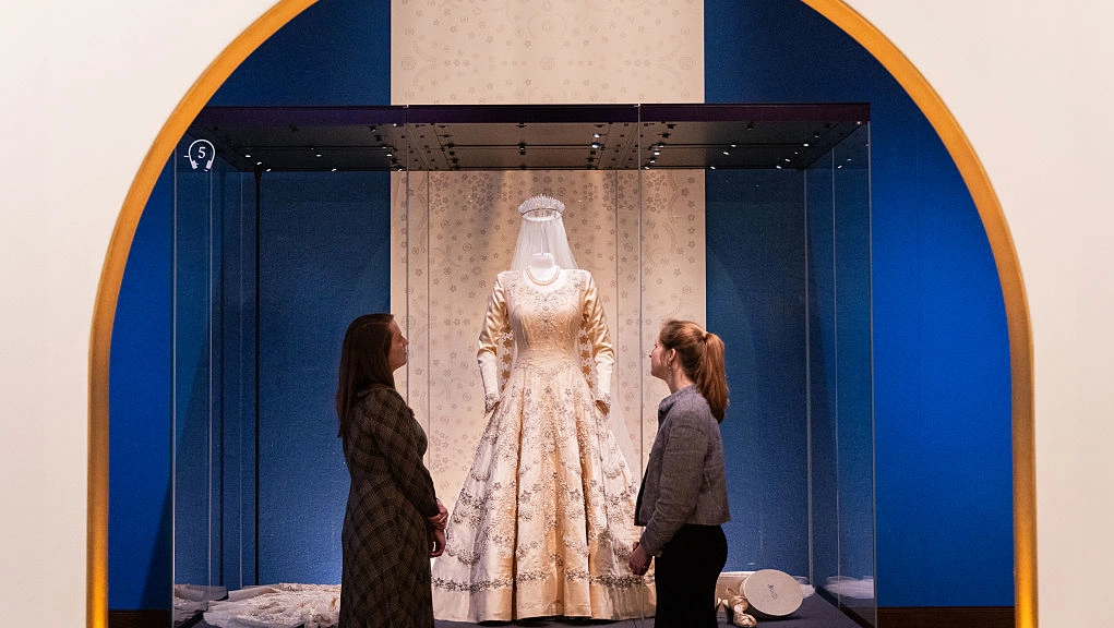 Queen Elizabeth II’s iconic public event attire
