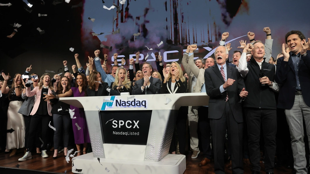 Shotwell urges long-term view after record SpaceX IPO