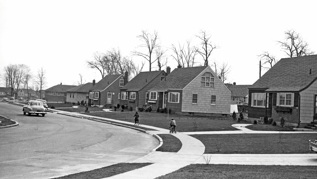 Life and design in 1950s suburban America