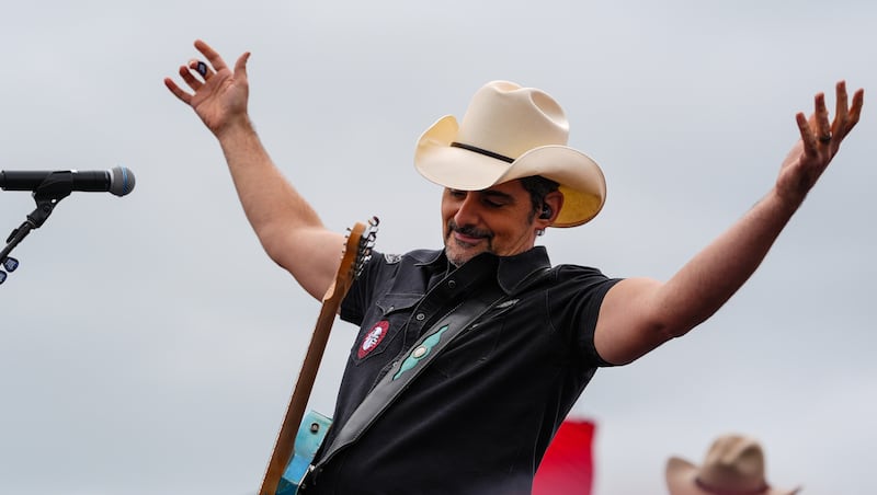 Country roads connect singer Brad Paisley and his dad to BYU