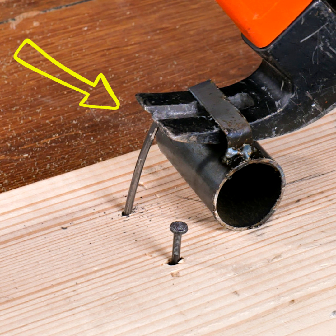 Truco con martillo para quitar clavos fácilmente🔨