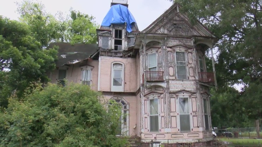19-year-old leading project to restore historic Knox House in Pine Bluff