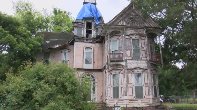 19-year-old leading project to restore historic Knox House in Pine Bluff