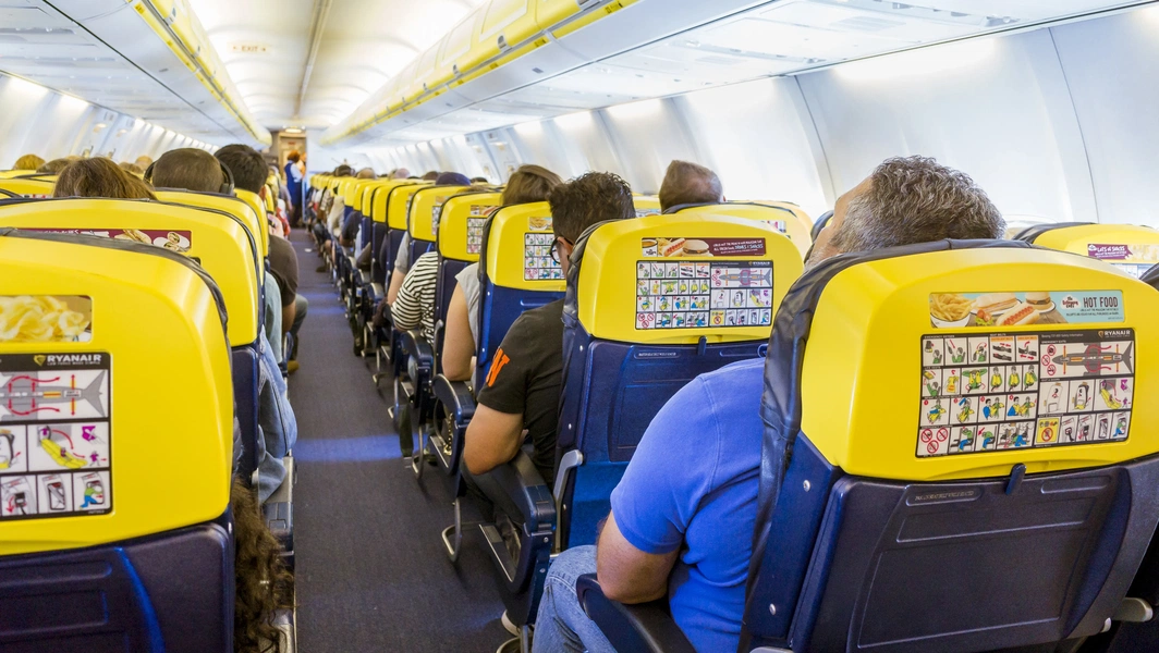 16 foods and drinks to avoid on airplanes
