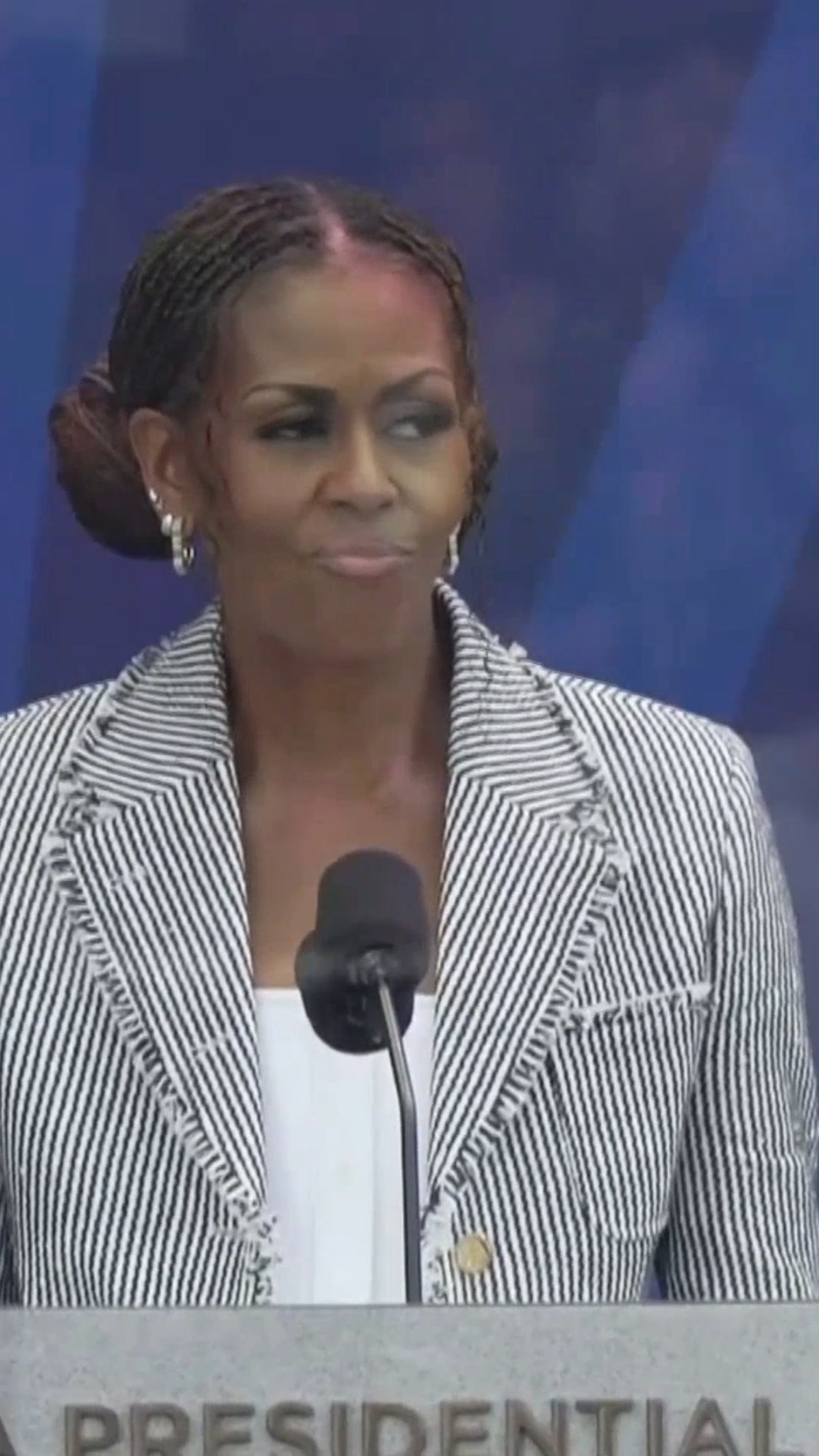 Social Hillary Clinton howls with laughter as Michelle Obama trolls Trump