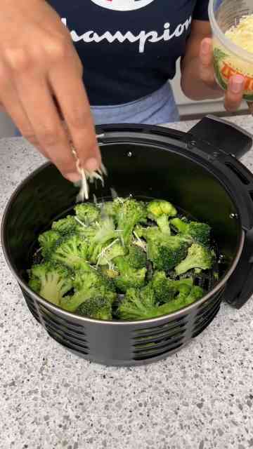 Crispy air fryer parmesan broccoli made easy