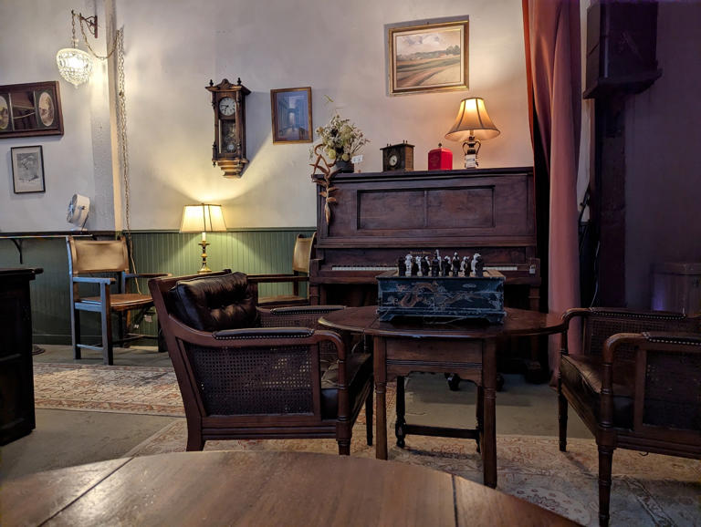 These LA cafés turn into wine bars, speakeasies and nightlife hangouts ...