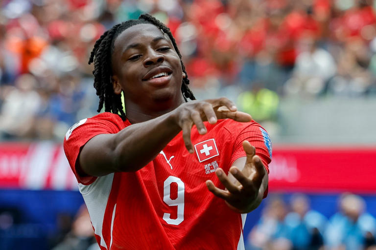 Switzerland coach uses hydration break to spark late goal barrage in 4 ...