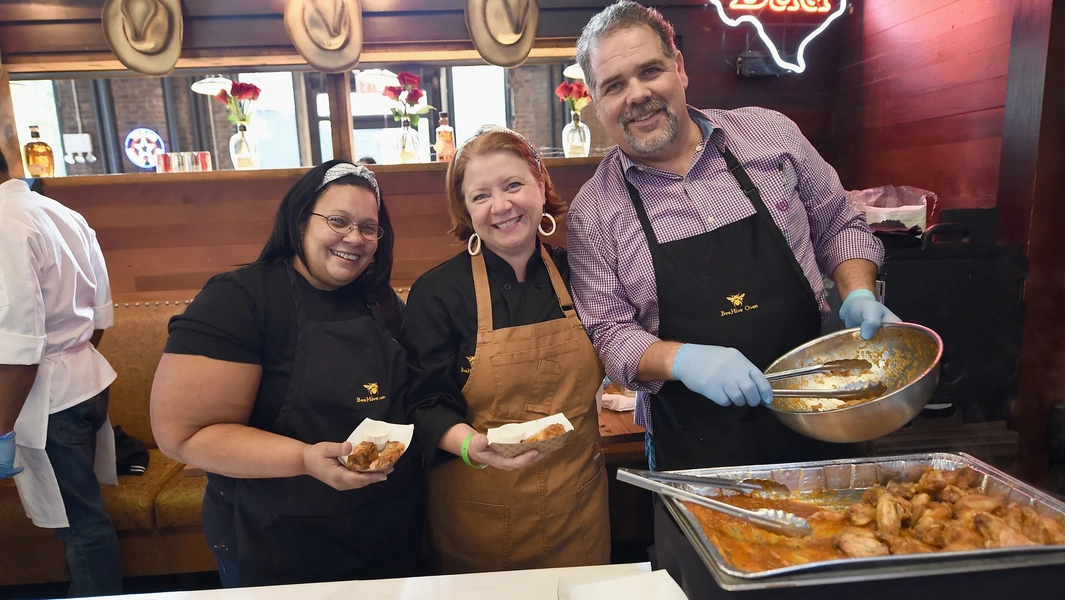 8 top chicken wing spots across the US