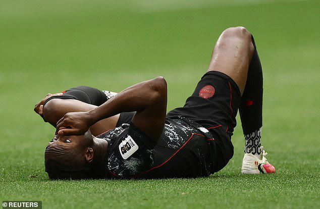 Canada star suffers horror injury in World Cup game vs Qatar: 'His leg ...