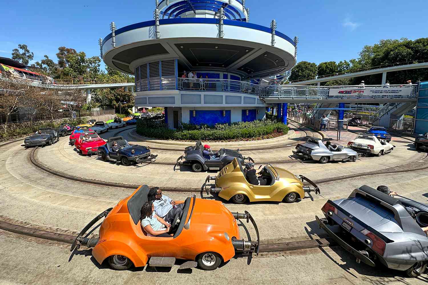 Disneyland must retire gas-powered ride vehicles by February to comply ...